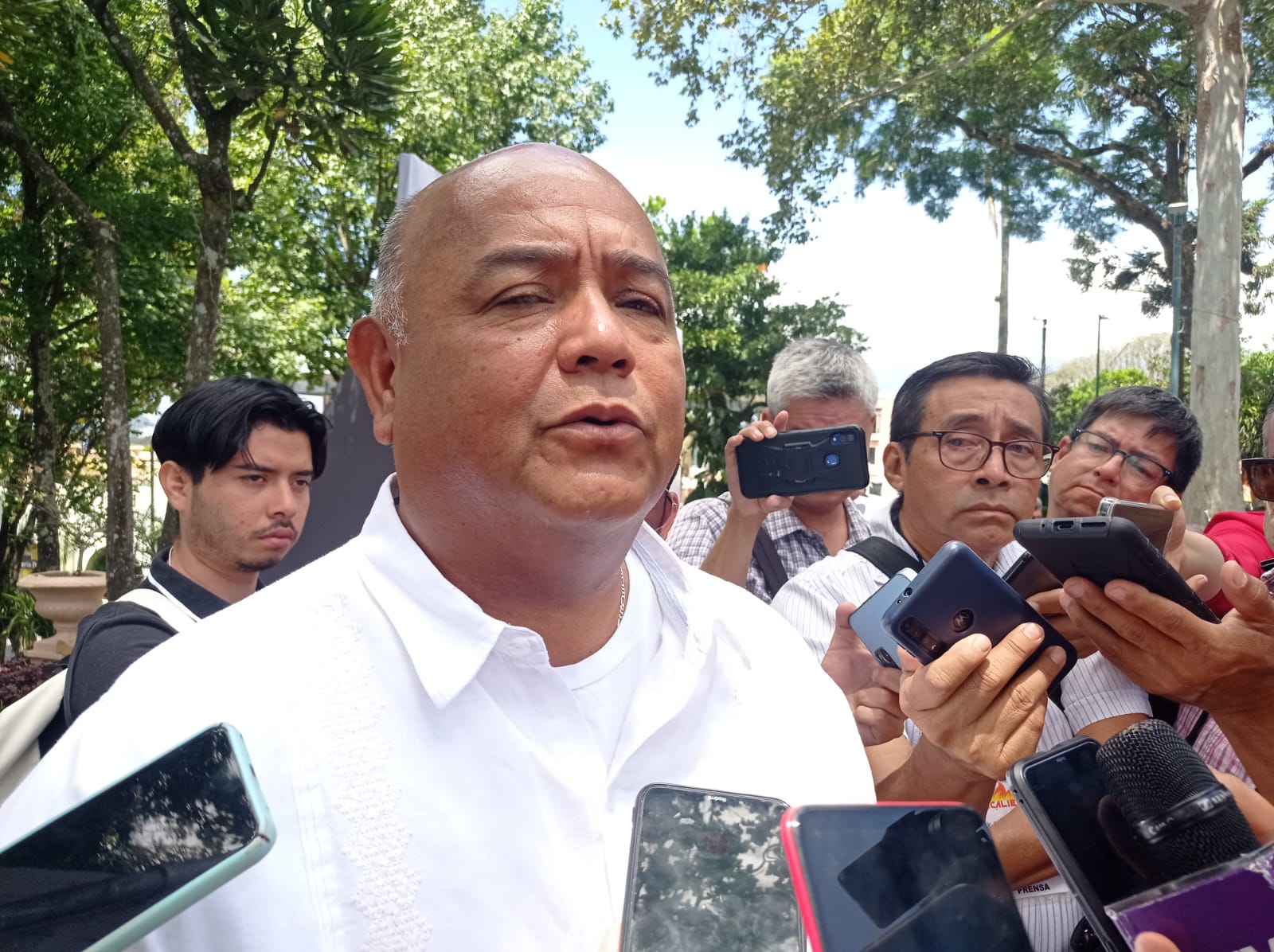 INVITA ERIC BURGOS A QUIENES COLOCARON ESPECTACULARES Y ANUNCIOS DONDE ...